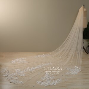 Champagne Tulle Bridal Veil Elegant Lace Veil With Small Flowers ...