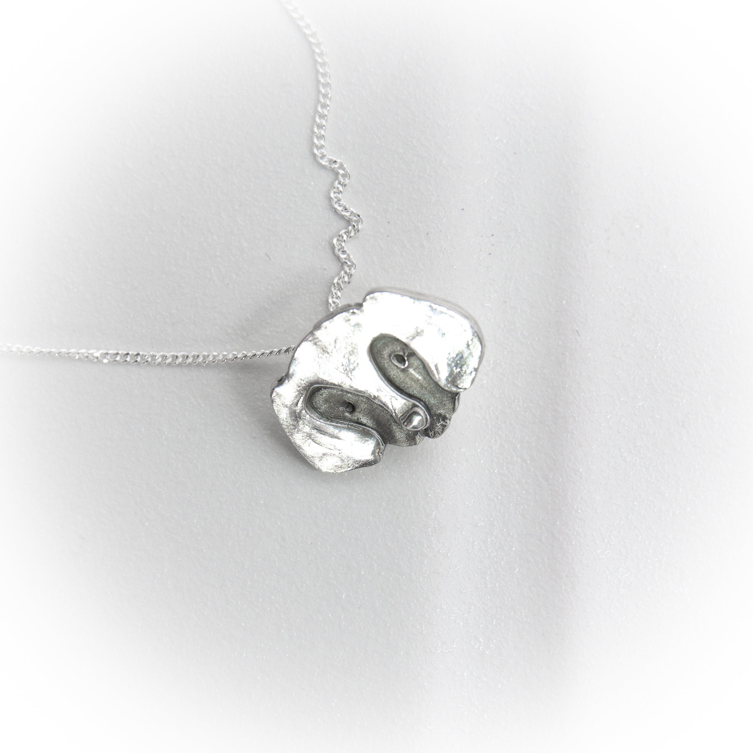 Colgante Perro de Plata hecho a mano - Etsy México