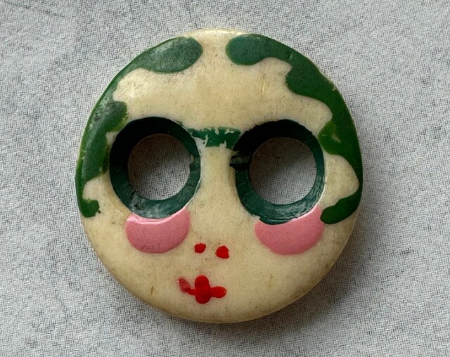 ButtonsAndFinds - Etsy