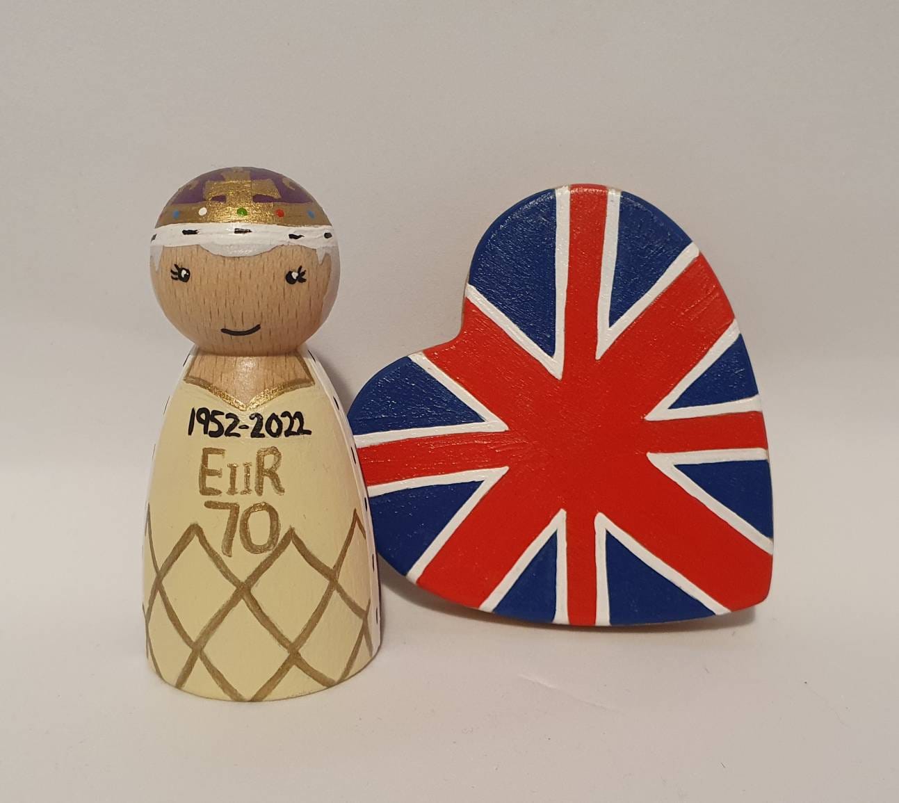 Queen Elizabeth Peg Doll, Palace Guards, Union Jack, Wooden Play Set ...