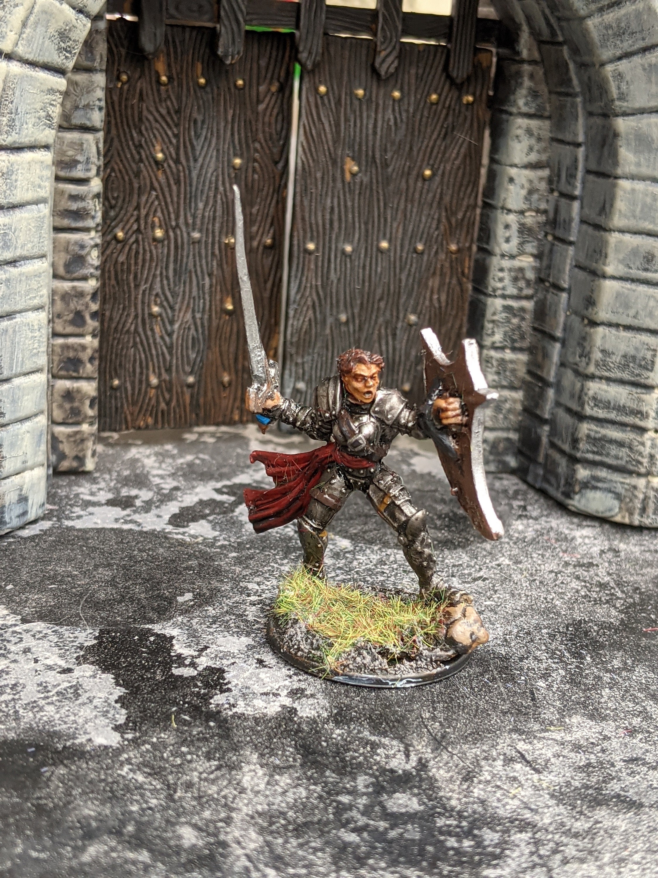 Female Human Paladin miniature 28mm metal painted for Pathfinder ...