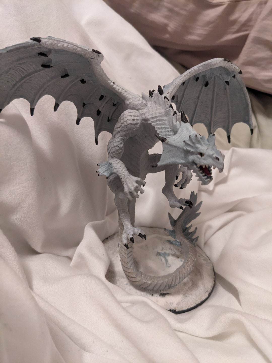 White Dragon gargantuan Hand Painted Dungeons and Dragons Miniature ...