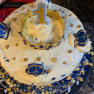 Royal Crown With Golden Touchroyal Crown Made Fondant for Cupcakes ...