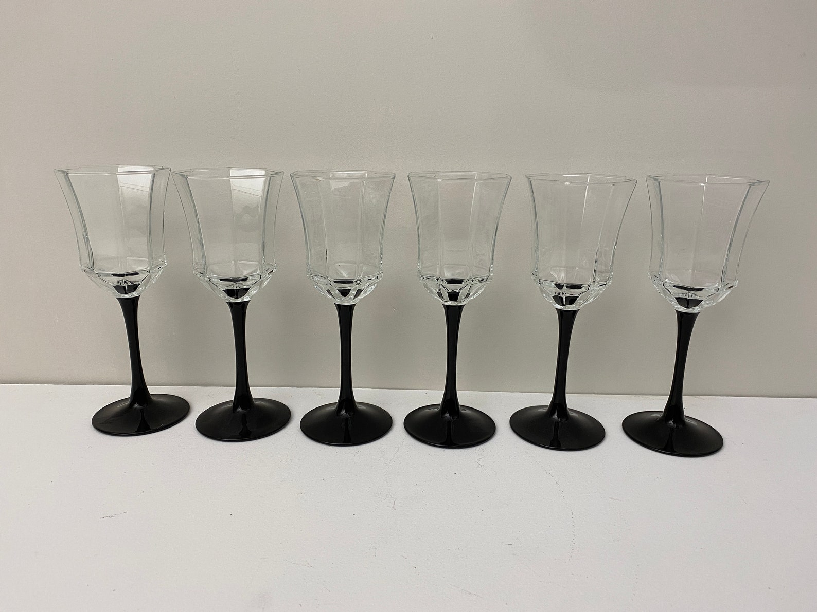 Arcoroc Octime wine glasses water goblets black stemmed - Etsy Nederland