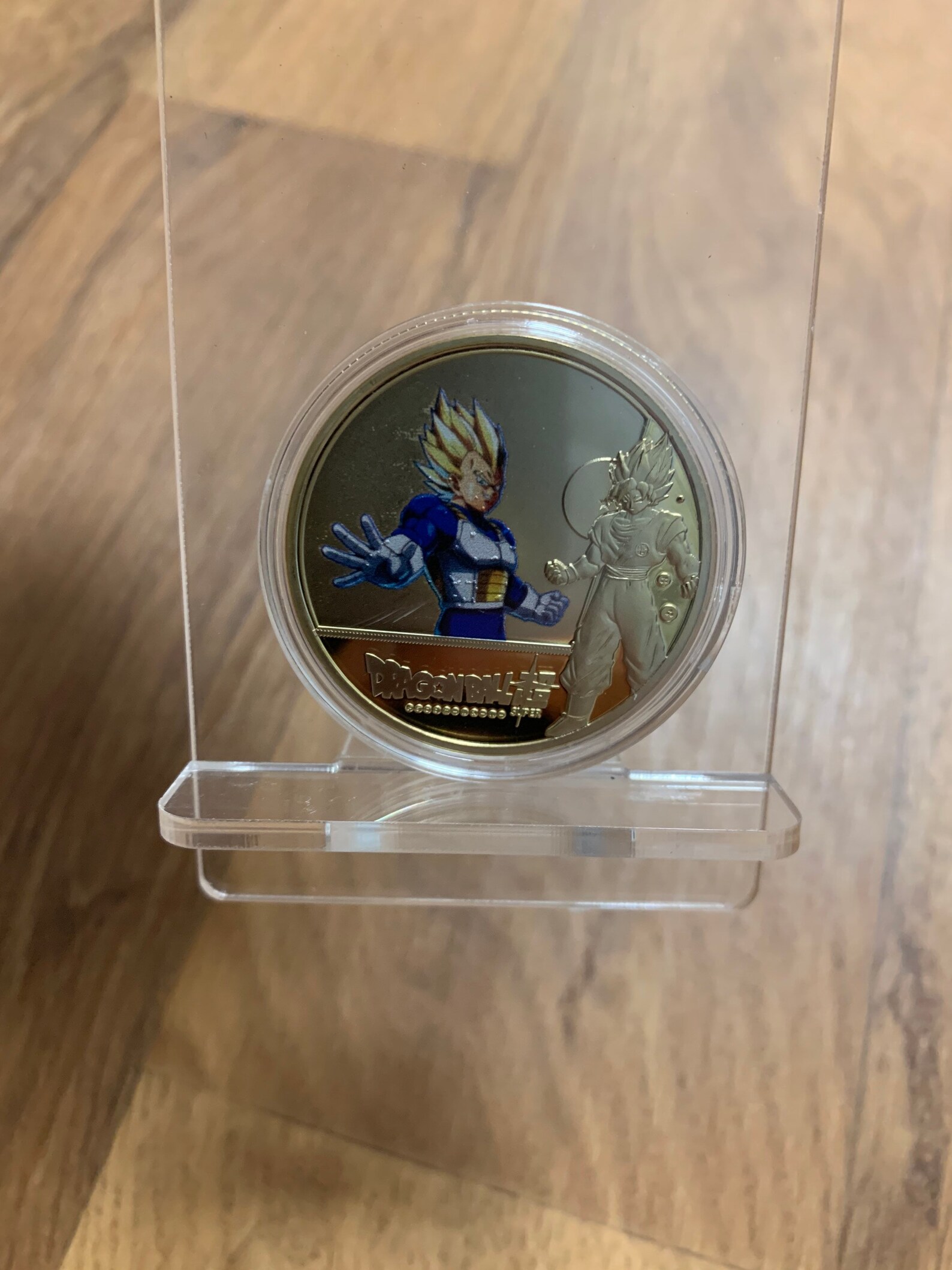 Dragon Ball Z 'Gold' Moneda de metal en la vitrina | Etsy