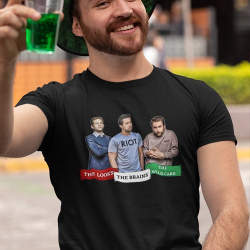 Mac's RIOT T-shirt It's Always Sunny in Philadelphia - Etsy