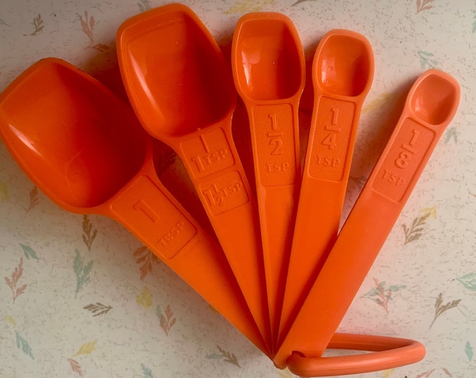 Vintage Orange Tupperware Measuring Spoons With Ring 5 Spoons and Ring ...