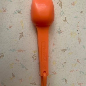 Vintage Orange Tupperware Measuring Spoons With Ring 5 Spoons and Ring ...