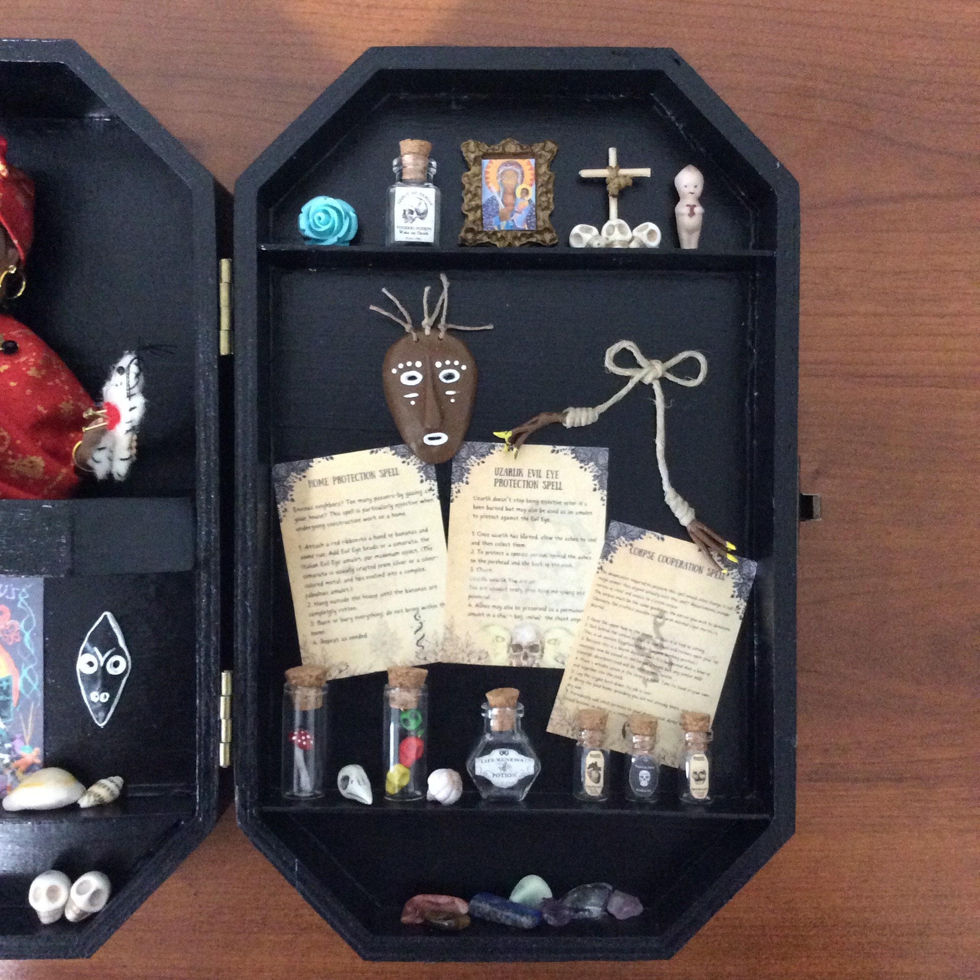 Voodoo Doll, Marie Laveau Voodoo Queen in Voodoo House Diorama With ...