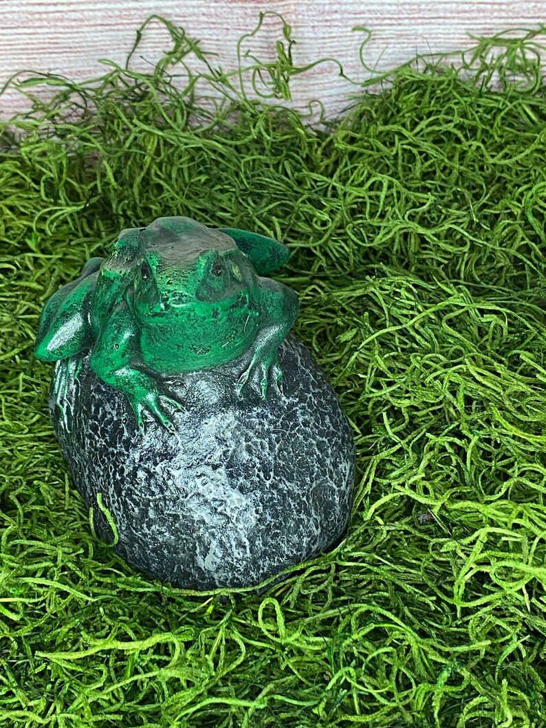 Concrete Frog Garden Statue - Etsy
