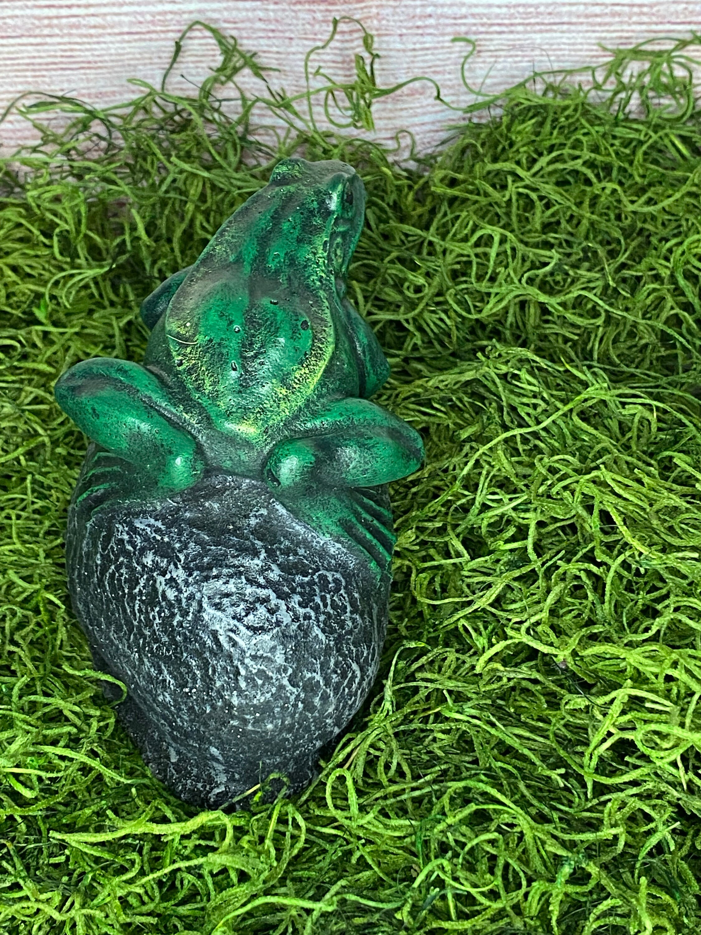 Concrete Frog Garden Statue - Etsy