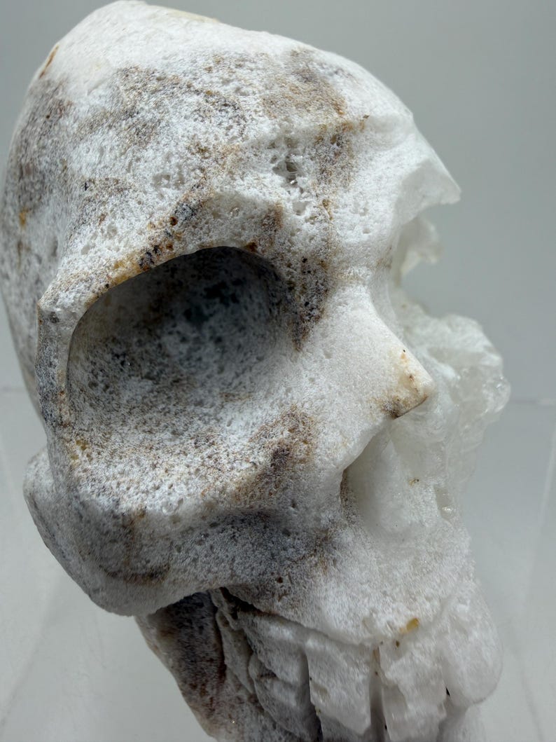 Quartz Cluster Skull Carving: Amazing Skull Carving With Beautiful ...