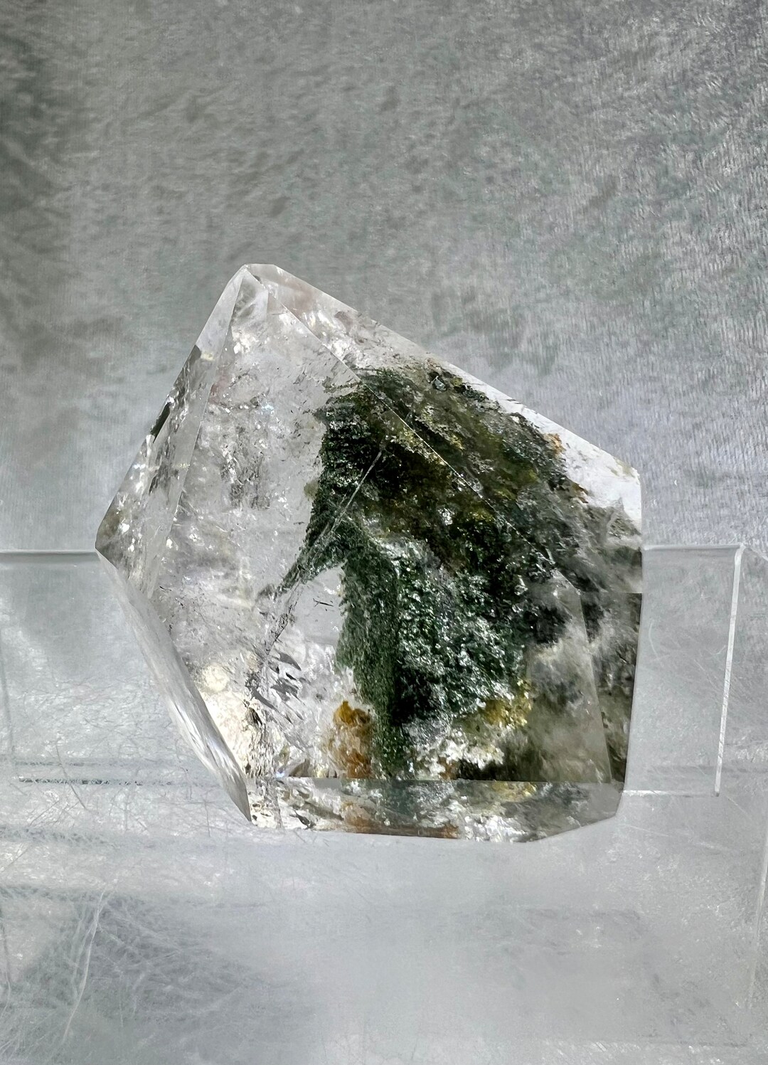 Amazing Garden Quartz Freeform. Gorgeous Green and White Landscape With ...