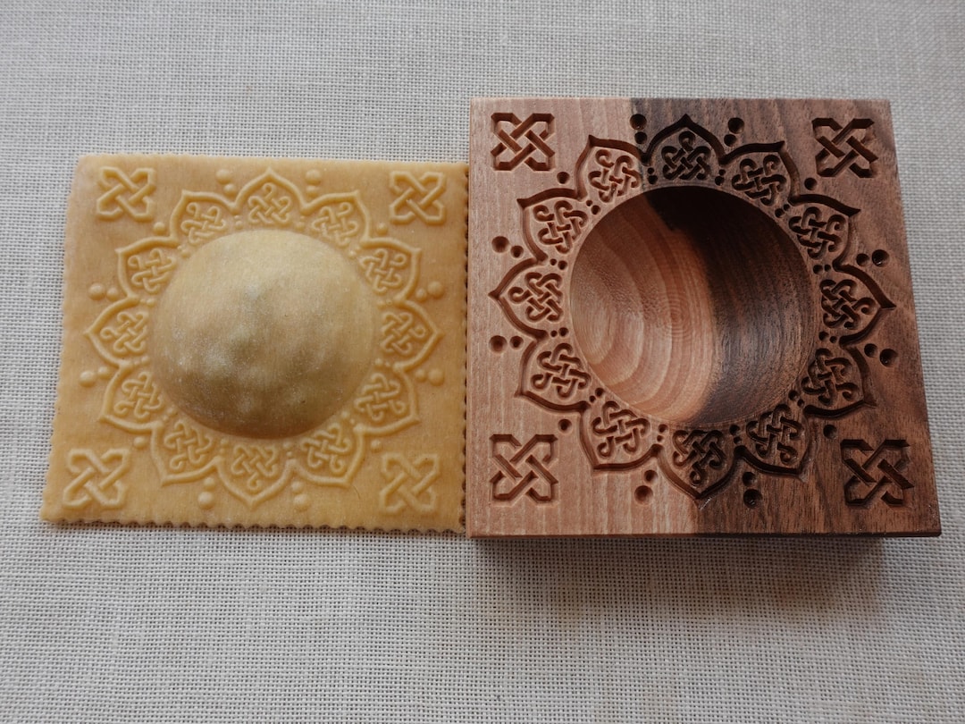 Celtic Flower Ravioli Board: Cherry or Walnut Pasta Maker (10x10cm) - Etsy
