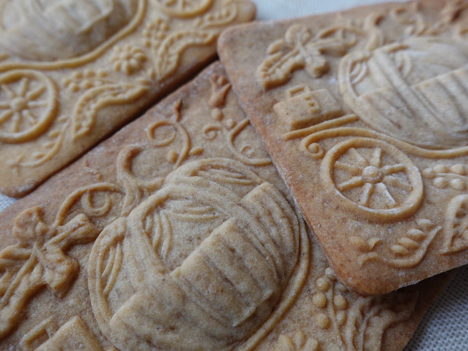 Hand Carved Wooden Gingerbread, Springerle Mold, Pumpkin Carriage ...