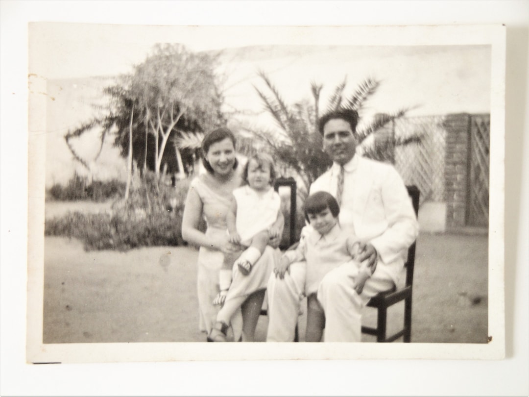 Original Vintage Photograph . Happy Family in the Backyard . Summer ...