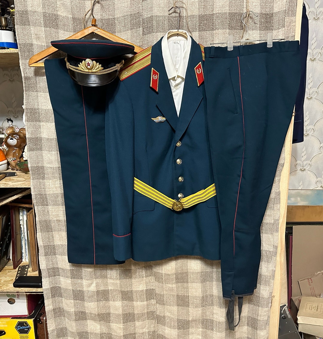 Vintage Soviet Officer Uniform. Lieutenant, USSR Field Military Uniform ...