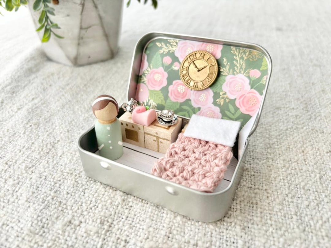Mini Peg Dollhouse Tin, Pocket Toy for Kids, Compact Toy, Travel ...