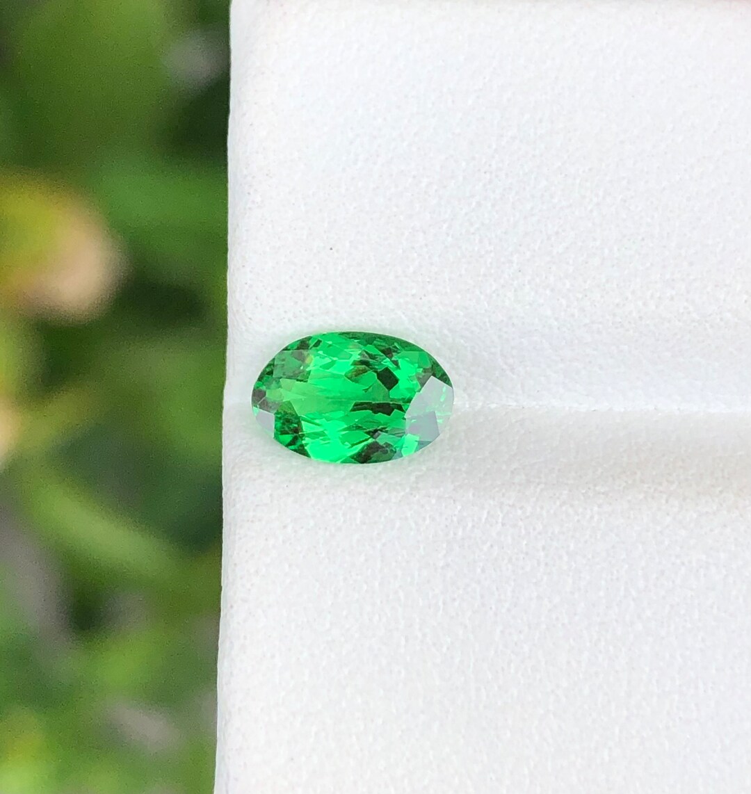 Natural Tsavorite Top Quality Vibrant Green Color in Oval Shape for ...