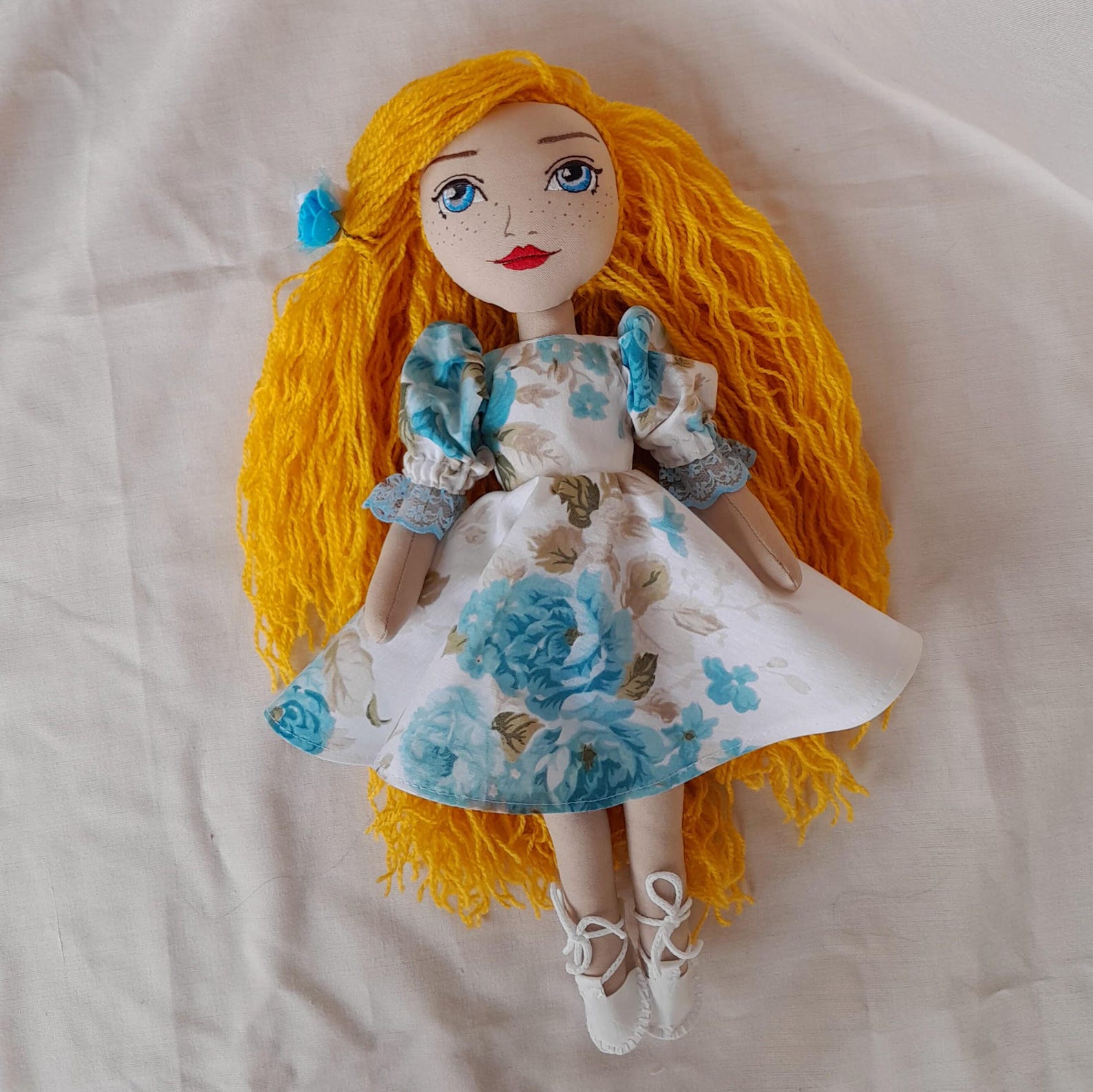 Muñeca de trapo hecha a mano, 14 pulgadas, vestido floral azul - Etsy México