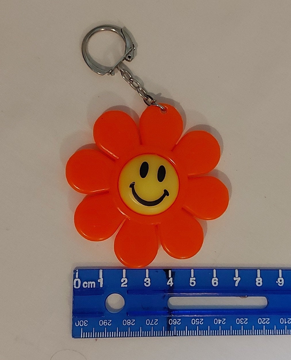 Retro Smiley Face Daisy Keychain, Happy Face, Cute Hippie Smiley Flower ...