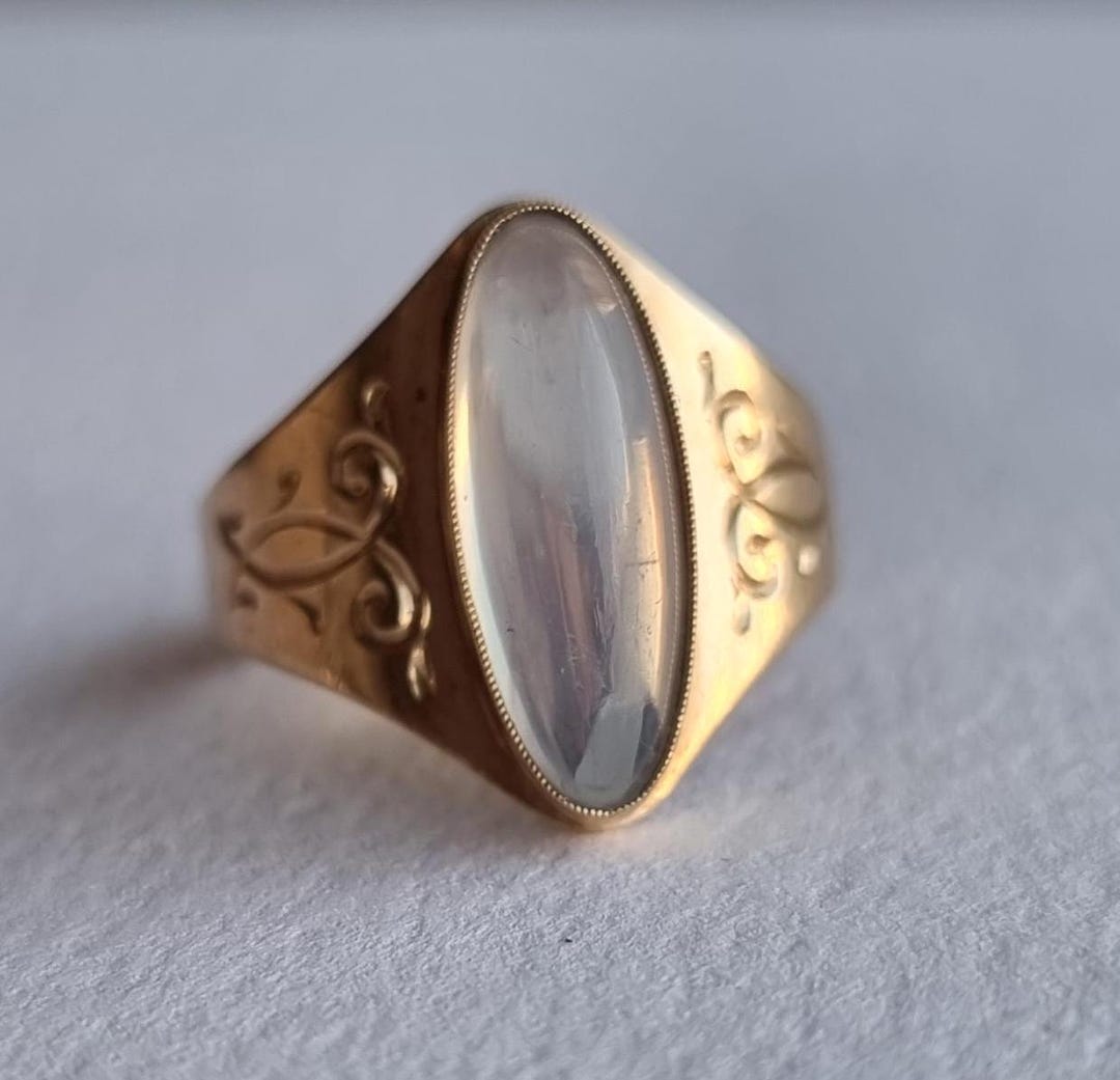 Vintage Moonstone Ring in 18k Gold With Engraved Details. Mid-century ...