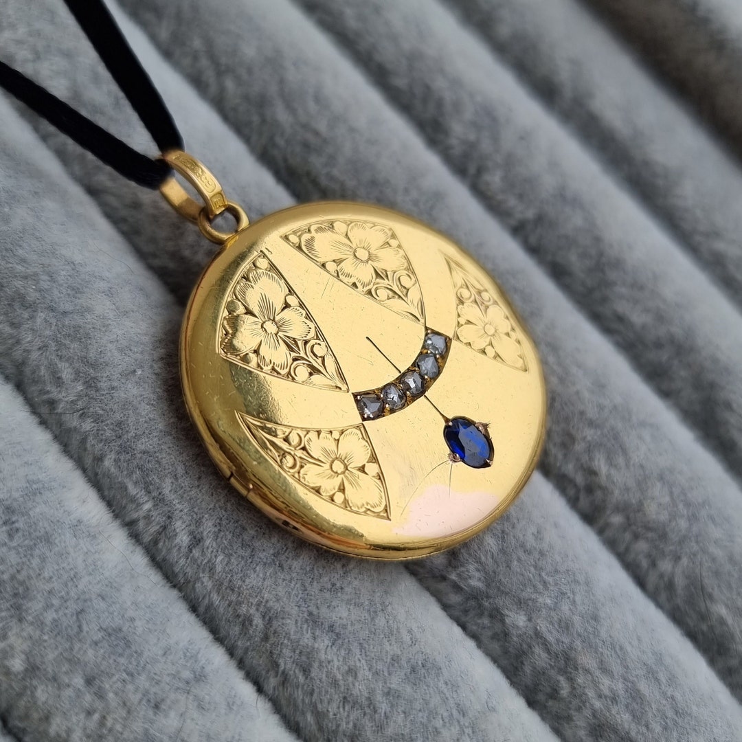 Magical Antique Art Nouveau Locket in 18k Gold With Engraved Floral ...