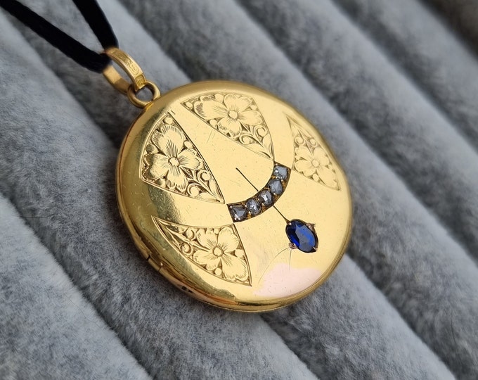 Magical Antique Art Nouveau Locket in 18k Gold With Engraved Floral ...