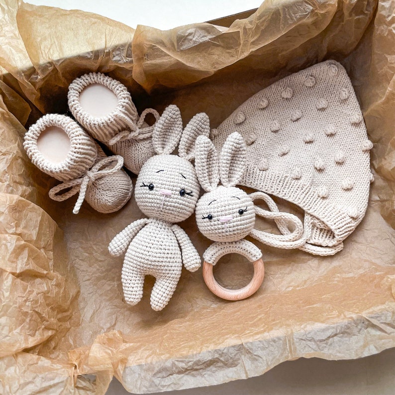 Neutral Bunny Baby Gift Box for Pregnant Sister Pregnancy - Etsy