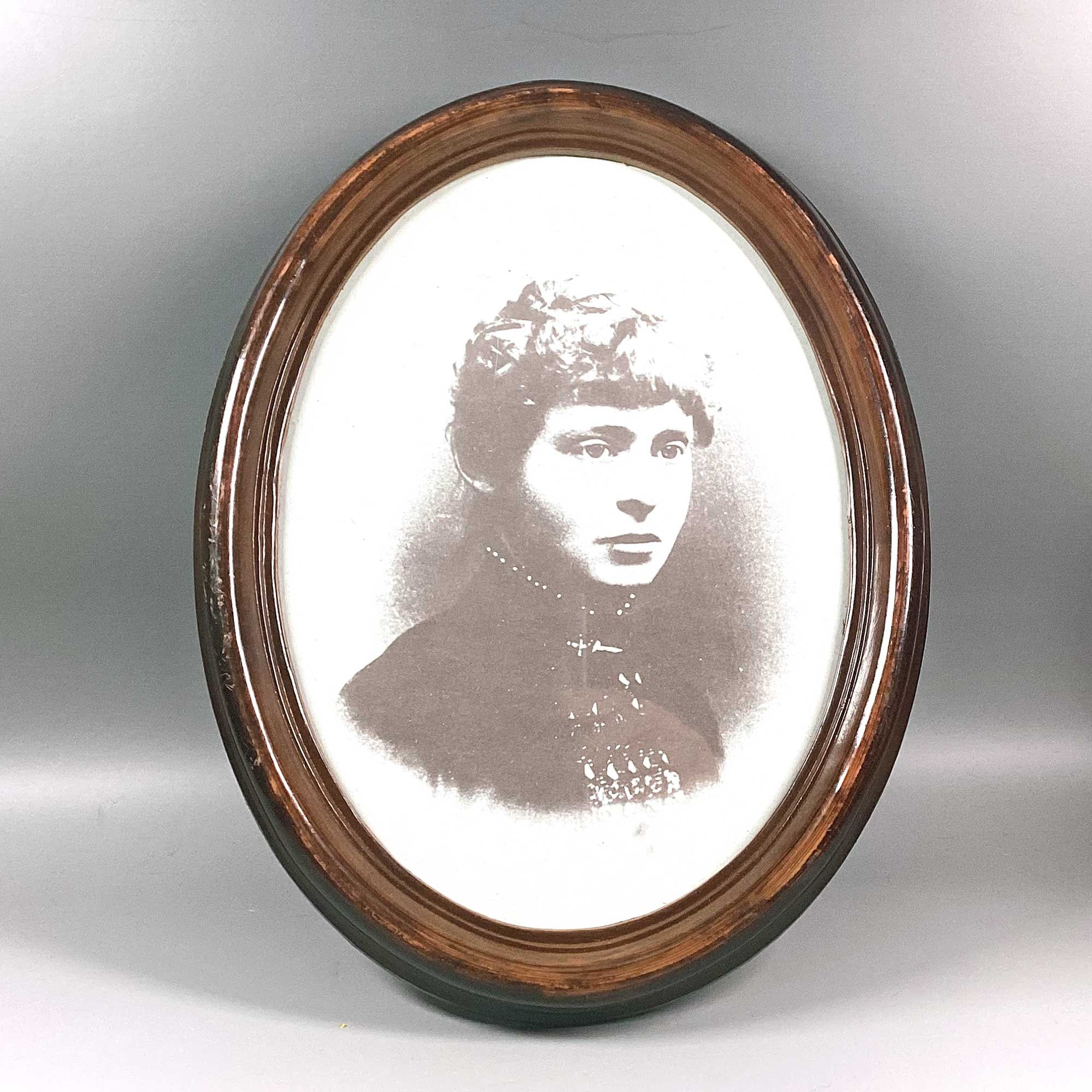 Oval British English photo frame Vintage set plastic photo frame Table ...
