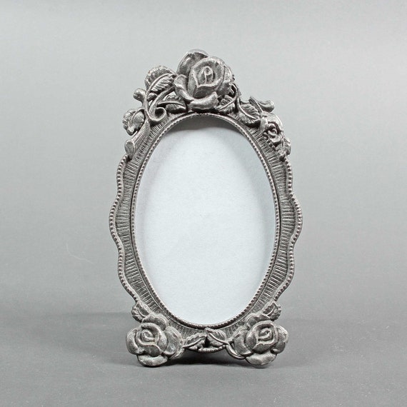 Silver Oval Frame