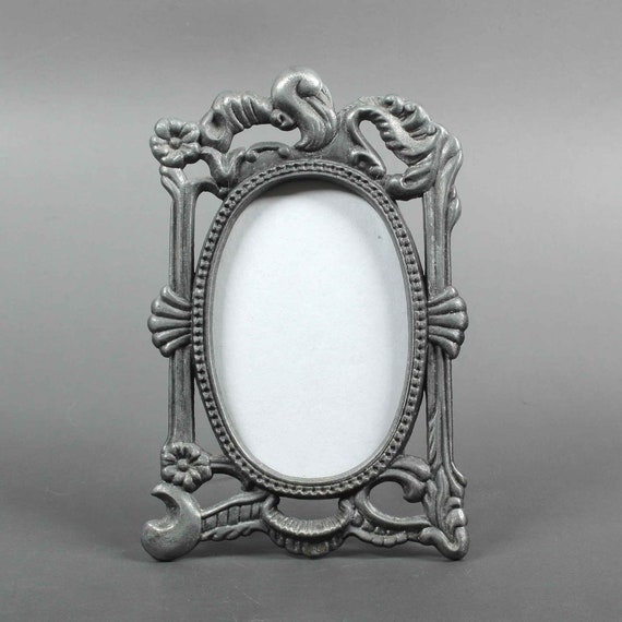 Silver Oval Frame