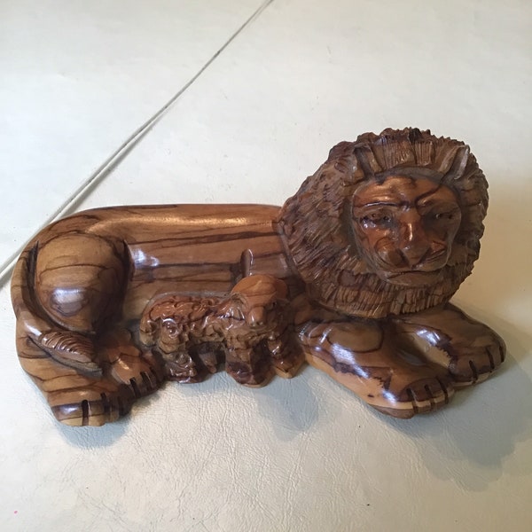 Lion and the Lamb Figurine - Etsy