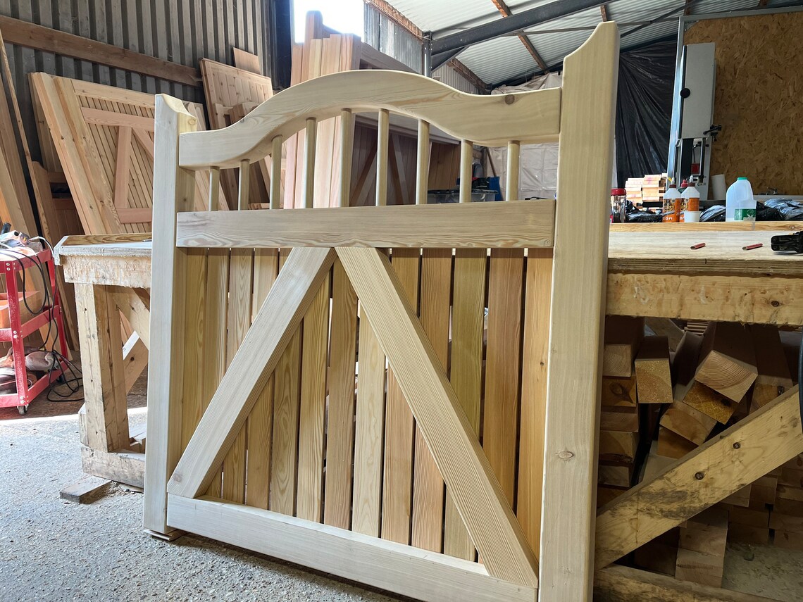 Hardwood Picket Gate Arch Top Spindles 70mm Iroko or Sapele - Etsy