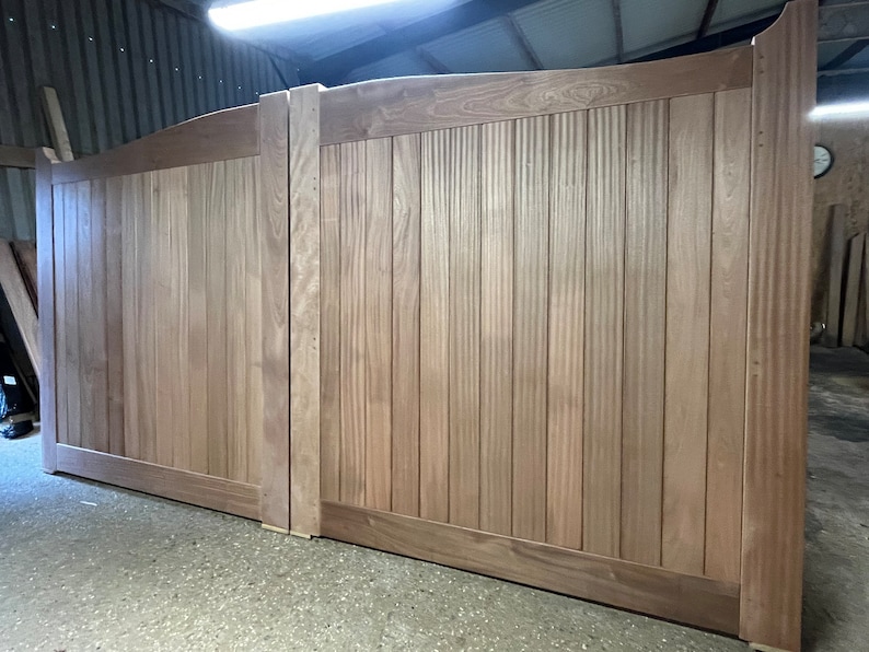 Hardwood Driveway Gates 6 Timber Frame Construction in Sapele Custom ...