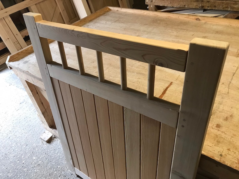 Wooden Entrance Gate Flat Top Garden Gates Round Spindles Handmade ...