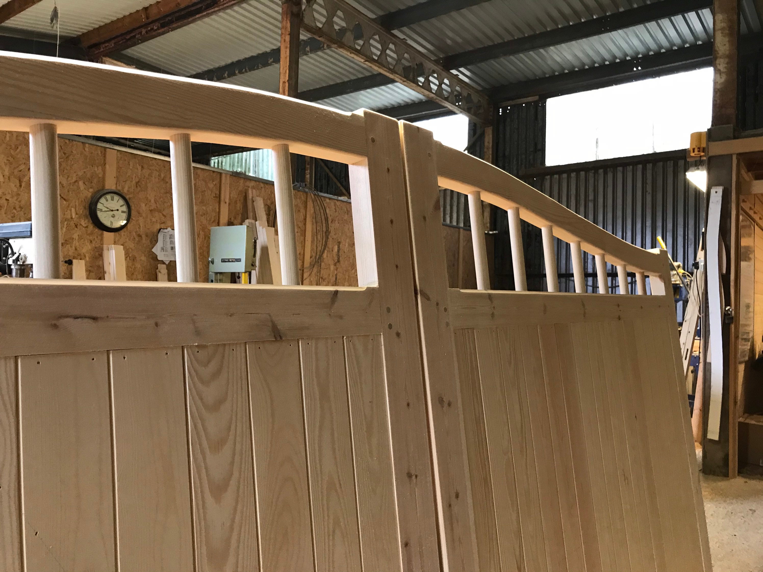 Swan Neck Driveway Gates New Wooden Garden Gate Spindles Bespoke Sizes ...