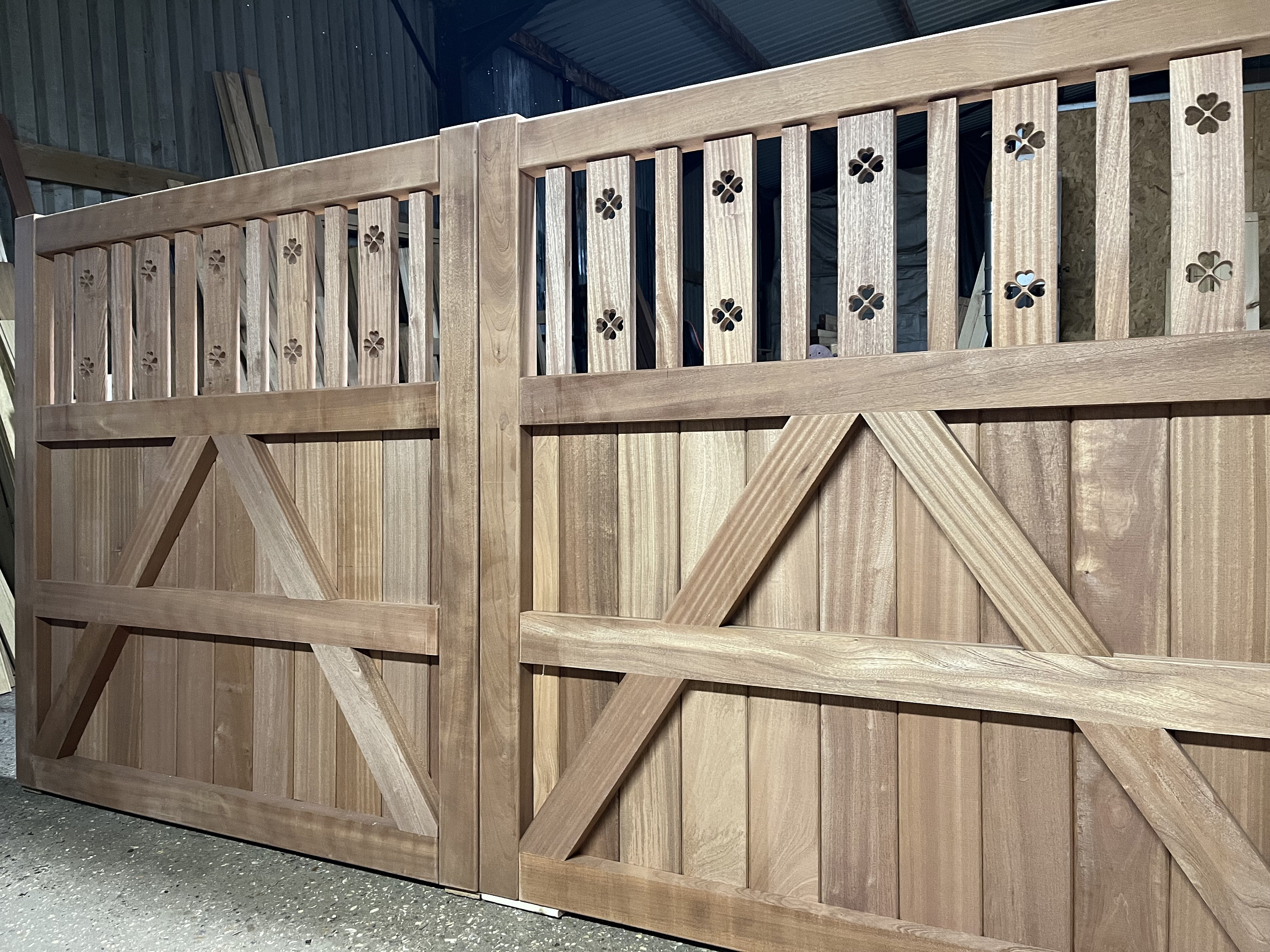 Wooden Driveway Gates in Hardwood Sapele Pretty Gate Ideas With Clover ...