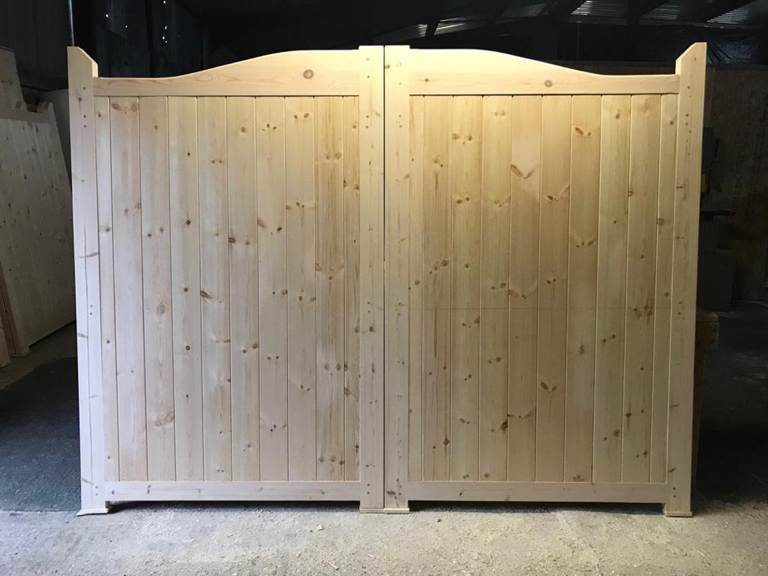 Driveway Gates in Beautiful Designs, Swan Neck With Vertical Boards ...