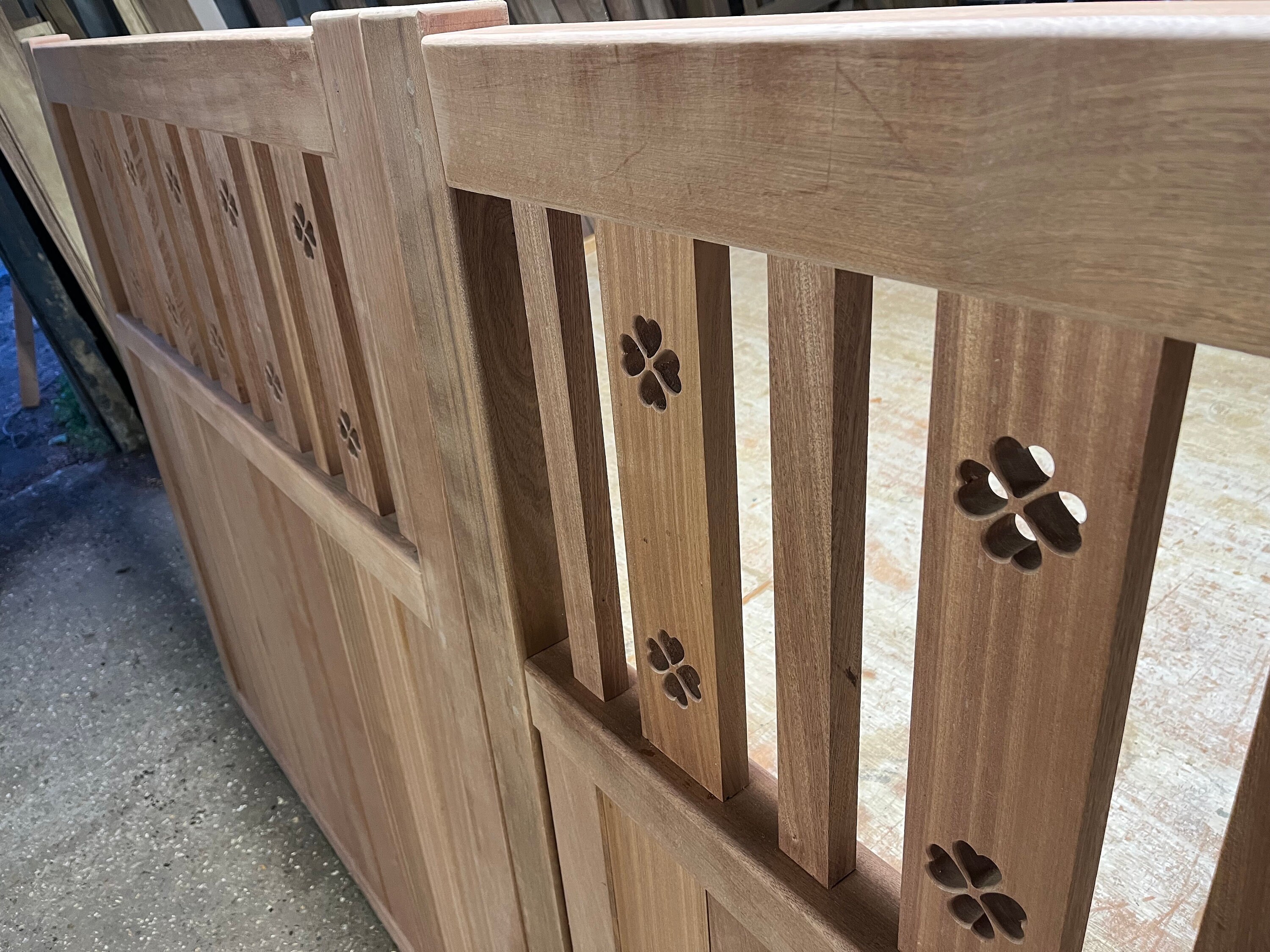 Wooden Driveway Gates in Hardwood Sapele Pretty Gate Ideas With Clover ...