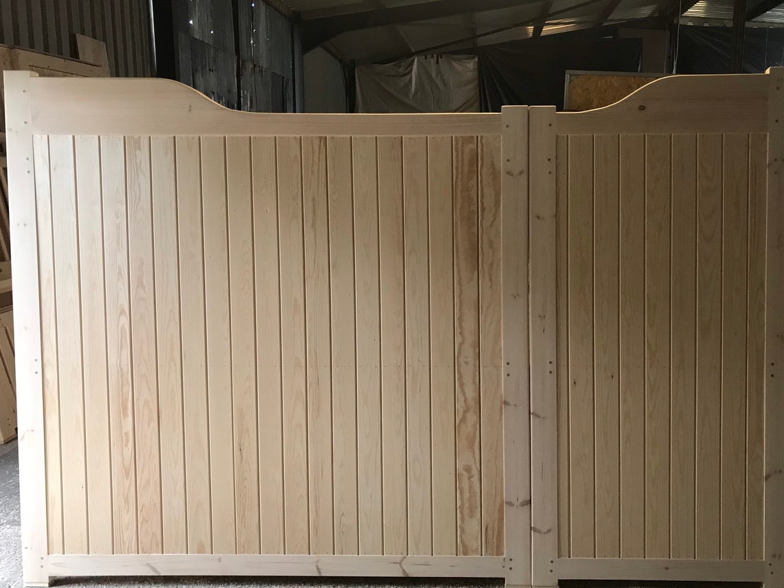 Driveway Gates Uneven Split New Wooden Garden Gate Modern Style Bespoke ...