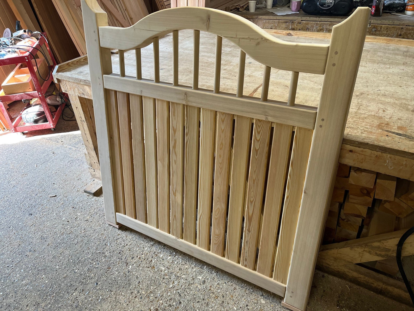 Hardwood Picket Gate Arch Top Spindles 70mm Iroko or Sapele - Etsy