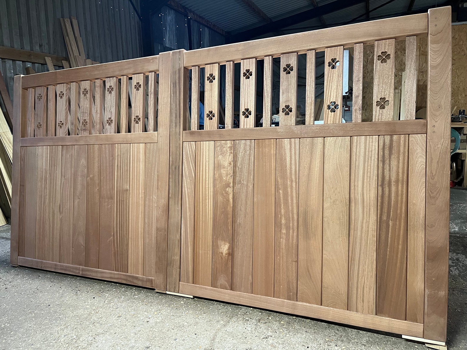 Wooden Driveway Gates in Hardwood Sapele Pretty Gate Ideas With Clover ...