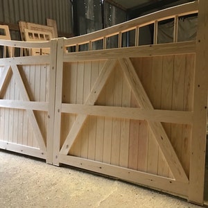 Wooden Driveway Gates - Reverse Swan Neck Garden Gates, Bespoke Sizes ...