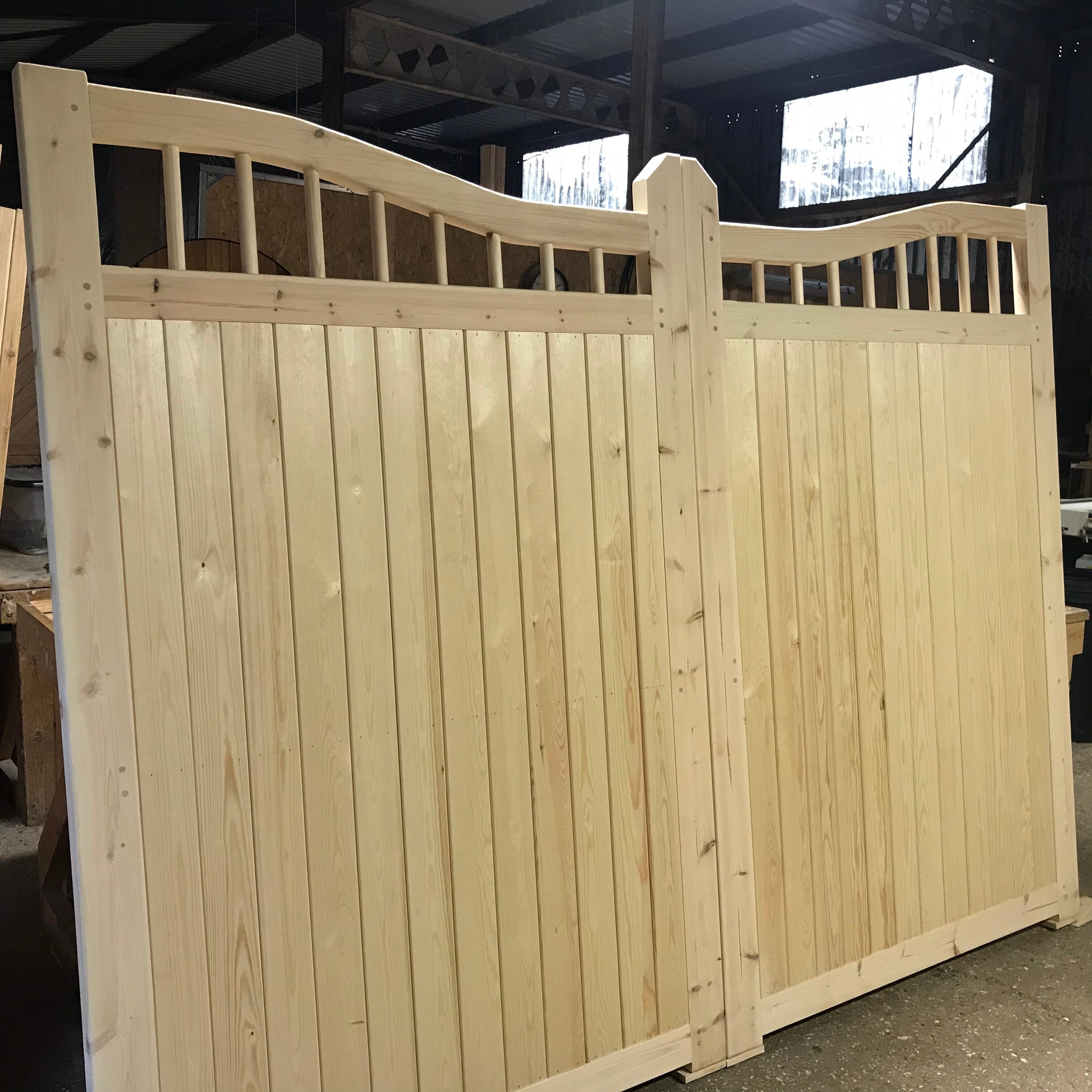 Wooden Driveway Gates With Swan Neck, Reverse Arch Top and Round ...
