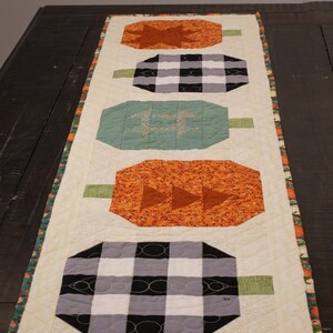 Pumpkin Quilted Table Runner Pattern - Pumpkin Patchwork Table Runner ...
