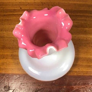 Vintage White & Pink Ruffled Flower Vase - Etsy