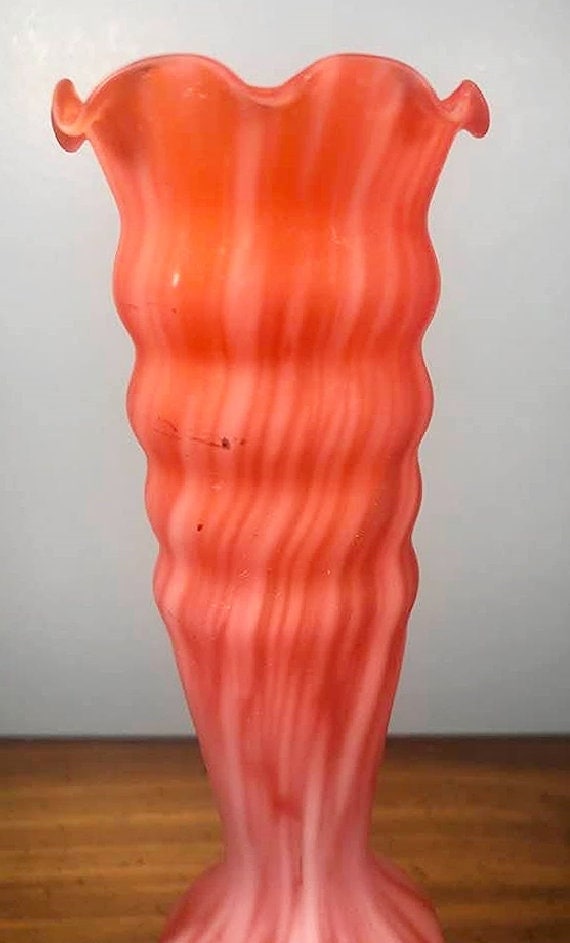 Vintage Brinn's Red & White Swirl Flower Vase With Ruffle - Etsy