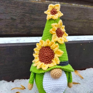 Spring Gnomes, Crochet Gnome Amigurumi Pattern, Gnomes With Sunflowers ...