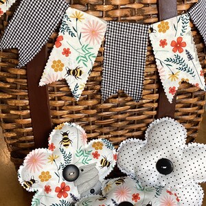Farmhouse Honey Bee Decor, Spring Decor, Gift for Her, Fabric Flowers ...
